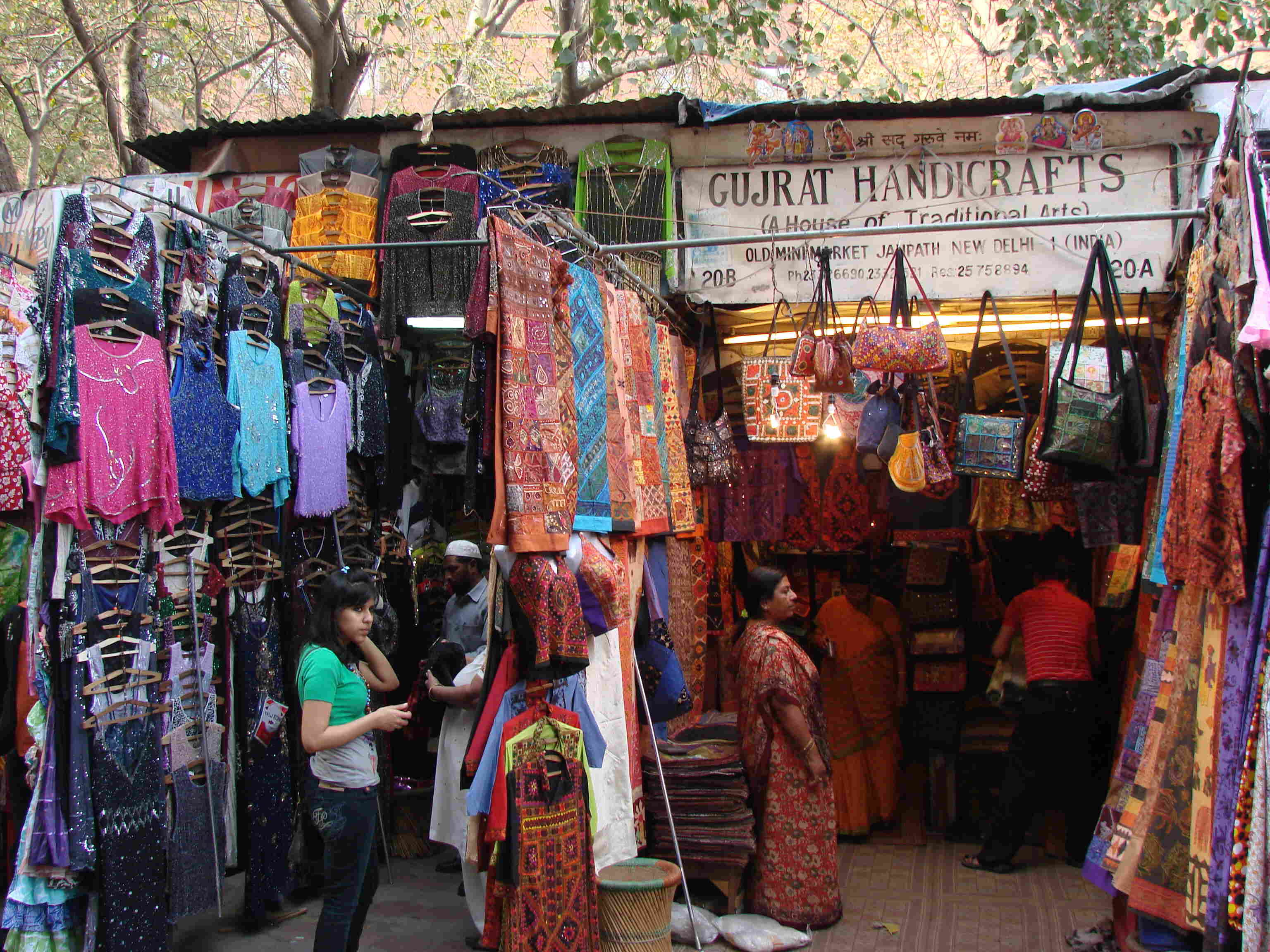 Bargaining with the Road-side Vendors in India | Entry India